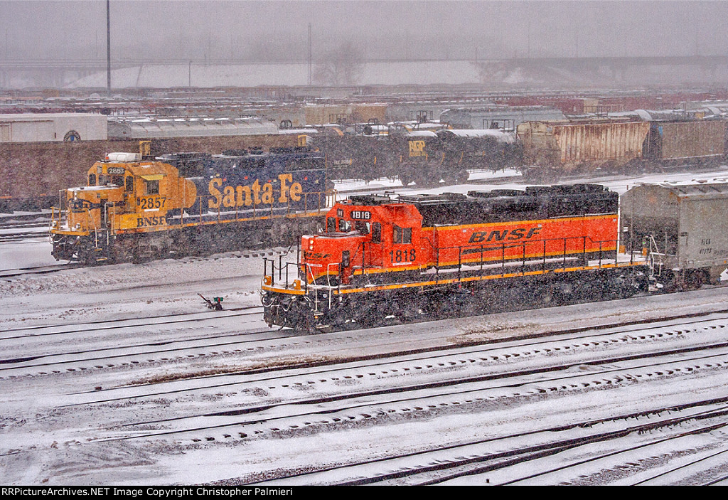 BNSF 2857 and BNSF 1818